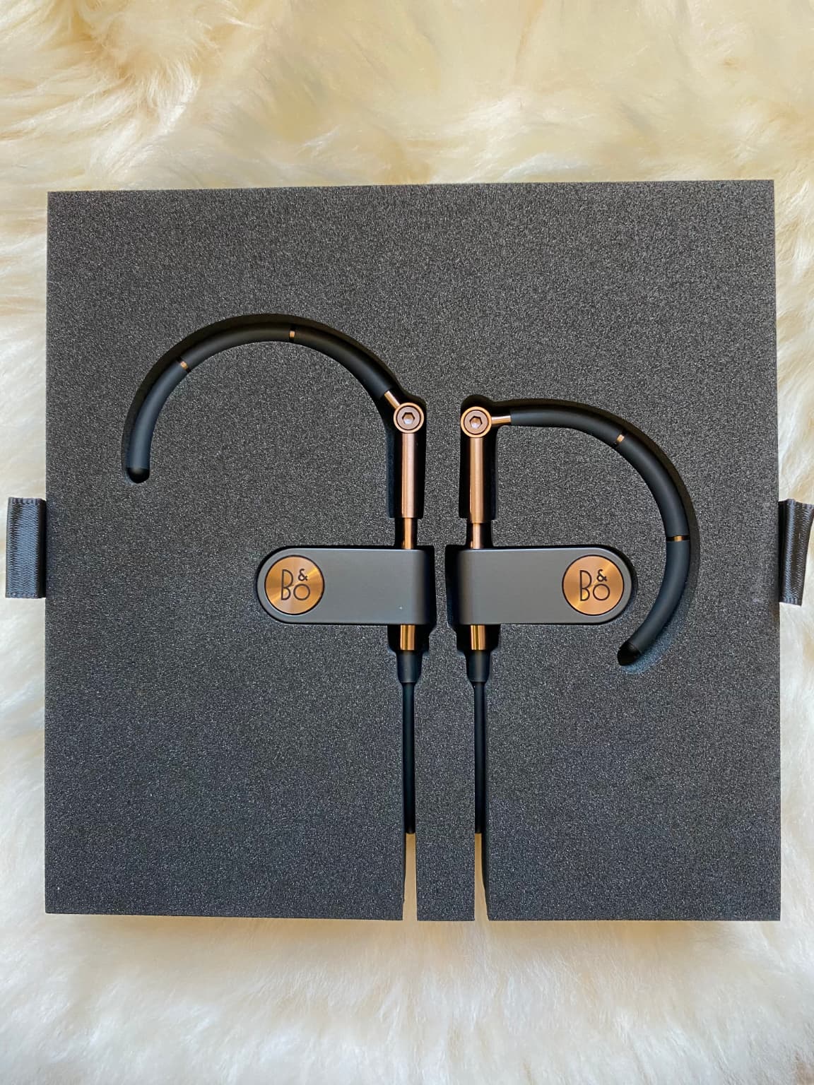 Bang & Olufsen Earset 藍牙音樂耳機 石墨棕 | 沐鑫名品洋行